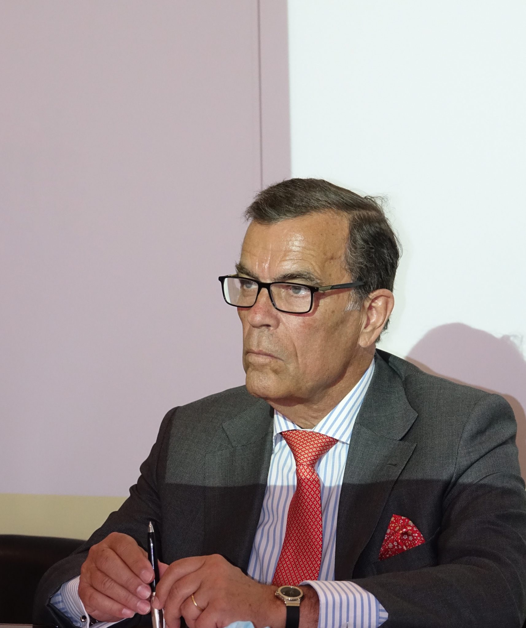 Apresentação do livro “De Coração Nas Mãos", do Prof. Doutor José ...